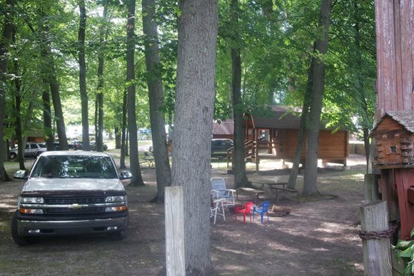 CAMPING CABINS – Snow Lake Kampground